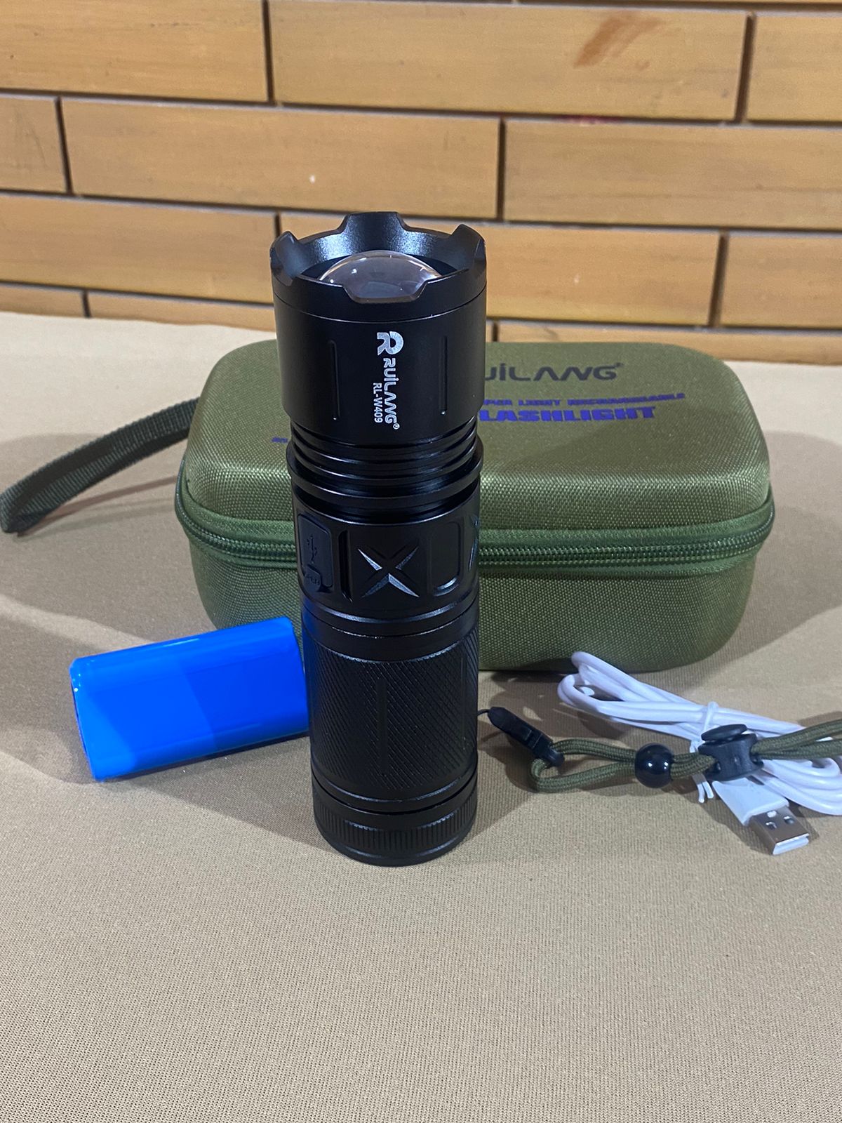 P90 Super Bright Powerful Flash Light Torch with Adjustable Focus ...